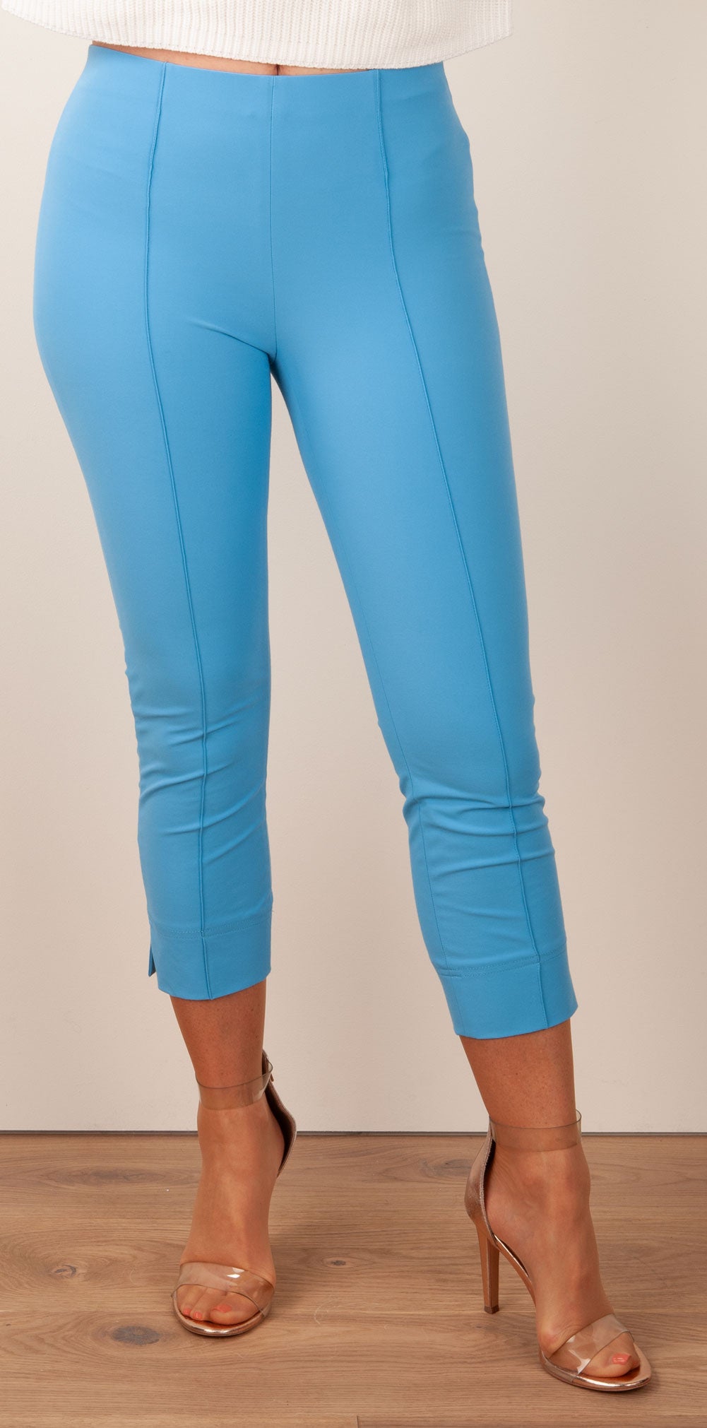 Entdecke die Capri-Hose in hellblau vom Designer SEDUCTIVE | myElisa ...