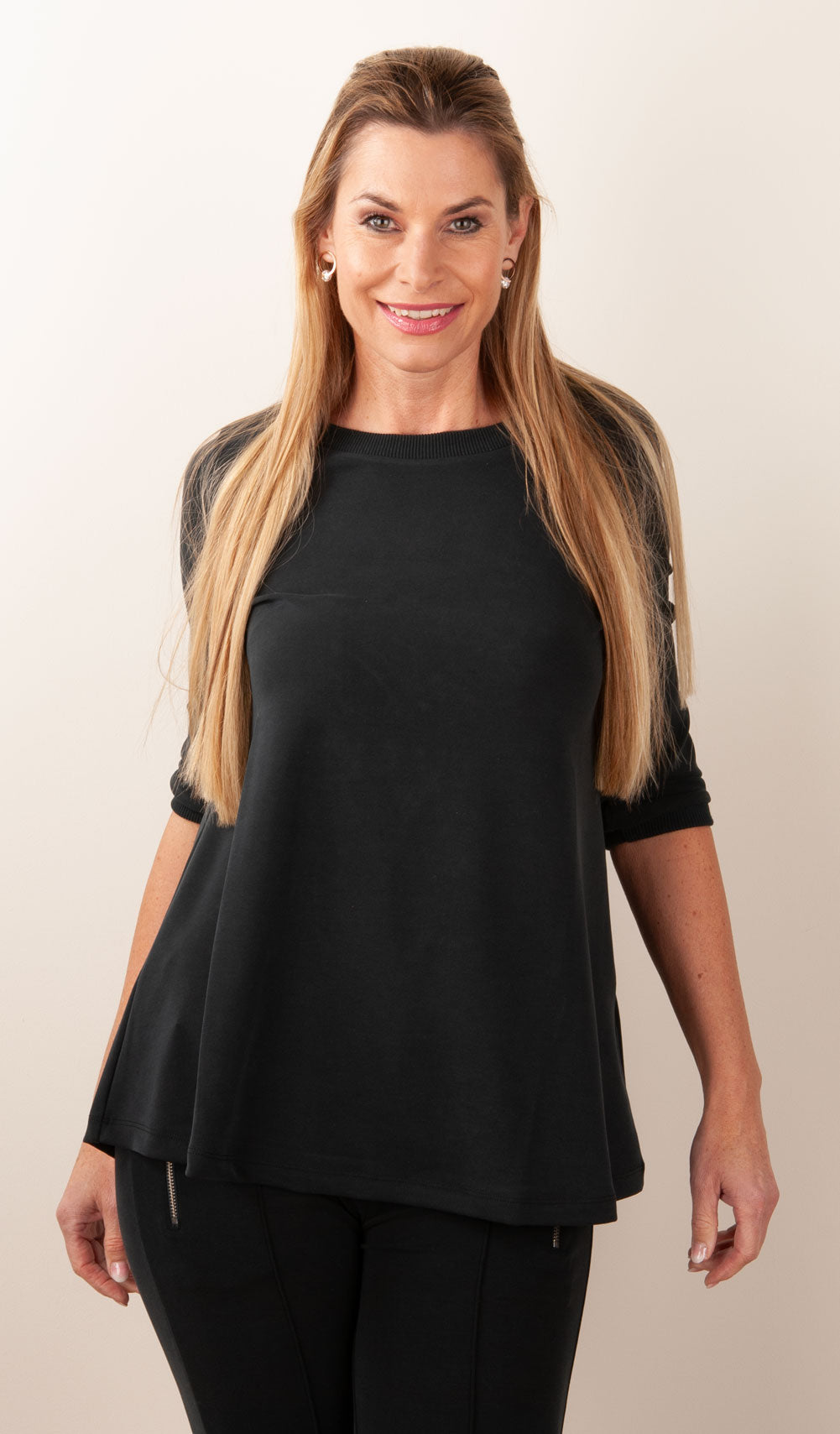 SOLD OUT Designer Sweatshirt in lässigem Schwarz - Entdecke den ...